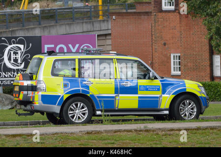 metropolitan police 4x4 vehicle in battenburg chequered livery parked ...