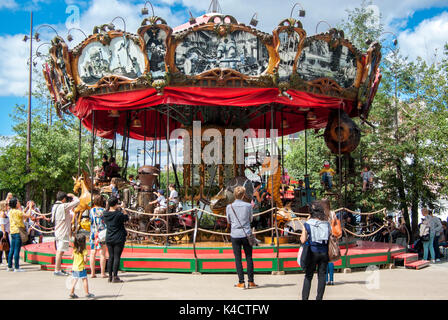 The machines of the Ile de Nantes, La Galerie Des Machines, Ile de ...