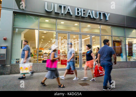 Ulta Beauty store exterior in Oklahoma City, Oklahoma, USA Stock Photo ...