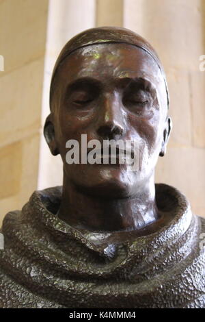 Statue at Sherborne abbey Stock Photo - Alamy