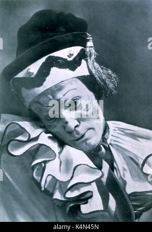 Vaslav Nijinsky as Harlequin in the Ballet Le Carnaval by Robert ...