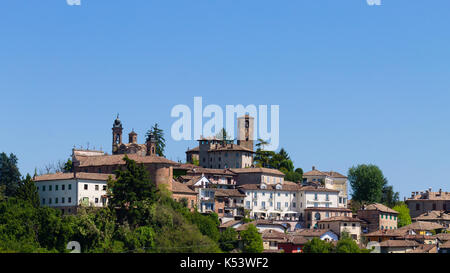 Beautiful Italian landscape. Neive town view from Langhe,Italian ...