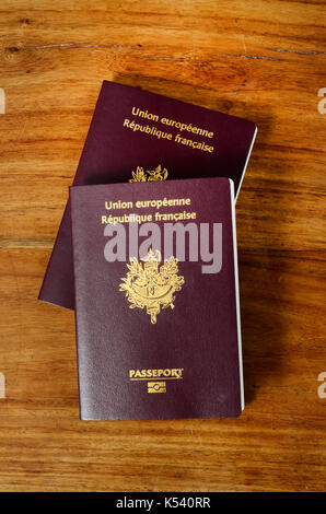 Passeport and identity card of France republic Stock Photo - Alamy