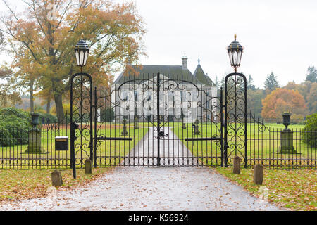 DENEKAMP, NETHERLANDS - NOVEMBER 2, 2016: Singraven mansion with ...