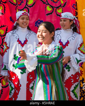 Traditional dance, folklore, Samarkand, Uzbekistan Stock Photo - Alamy