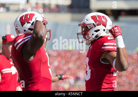 Wisconsin running back Jonathan Taylor (23) warms up before an NCAA ...