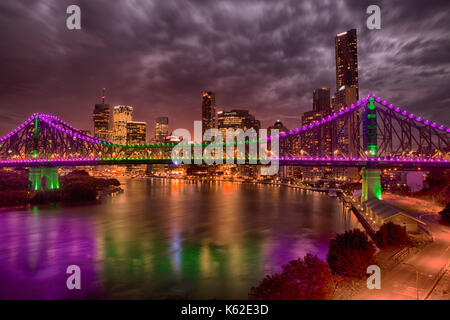 Story Bridge and CBD at sunset Stock Photo - Alamy