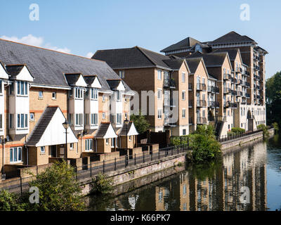 Riverside Housing, River Kennet, Reading, Berkshire, England, UK, GB ...
