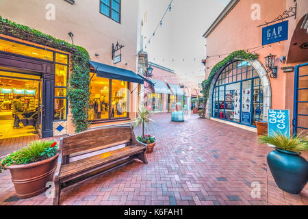 Paseo Nuevo shopping center in downtown Santa Barbara, California Stock ...