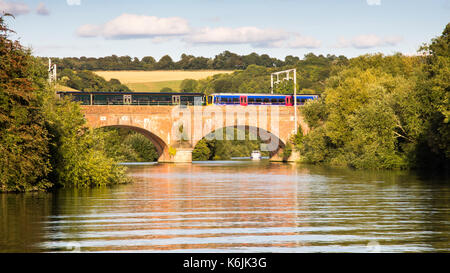 A GWR class 165 train on the Marlow branch line ('The Marlow Donkey ...