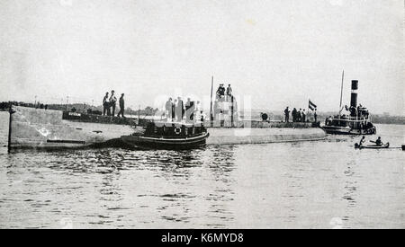 Merchant submarine, Deutschland, New London, Connecticut, November 1916 ...