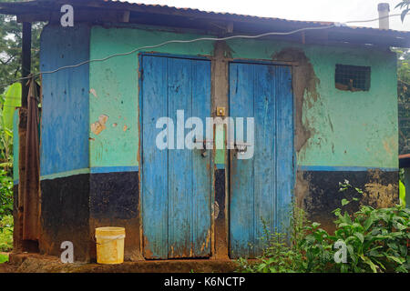 small hut in the jungle Stock Photo - Alamy