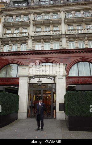 the wellesley hotel, london uk Stock Photo - Alamy