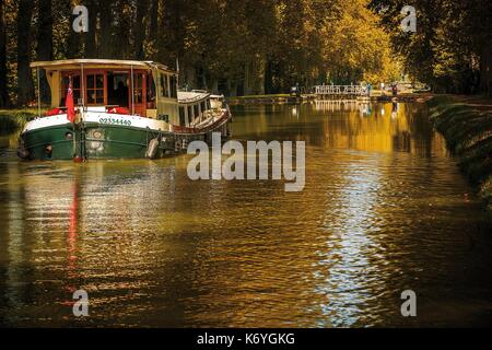 France, Tarn et Garonne, Montech sloping waterway, boat lift on the ...