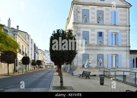 France, Charente, Angouleme, painted walls walk, Boulevard Pasteur ...