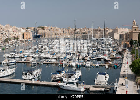 Grand Harbour Marina In Valletta Stock Photo - Alamy