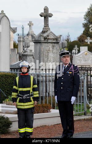 Firemen pay homage to the victims of Feyzin petrol refinery disaster ...