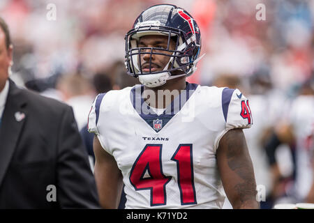 Houston Texans linebacker Zach Cunningham (41) runs up the field during ...