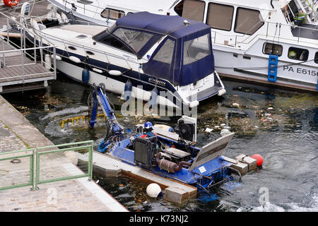 Cleaning barge on Port de l'Arsenal, Paris, France Stock Photo - Alamy