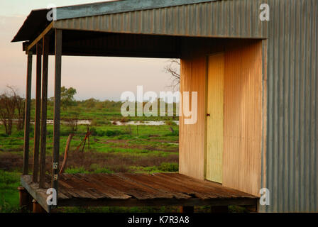 Corrugated iron shed in outback Queensland Stock Photo - Alamy