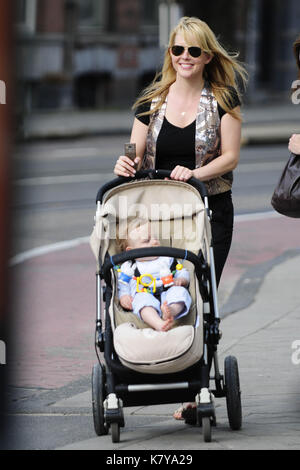AMSTERDAM - Chantal Janzen and her son James Geeratz on the red carpet ...