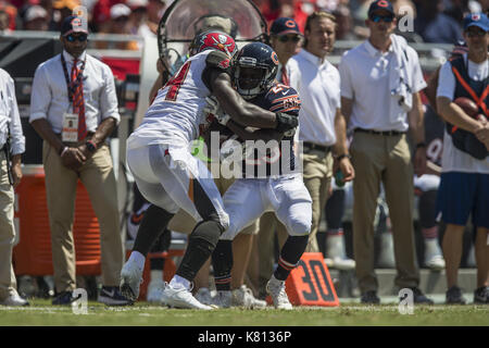 Chicago Bears running back Travis Homer (21) stretches during practice ...