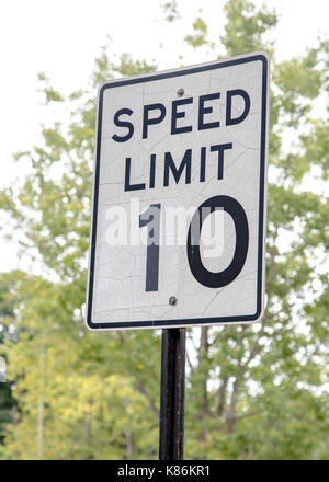 Maximum speed 10 mph sign Stock Photo - Alamy