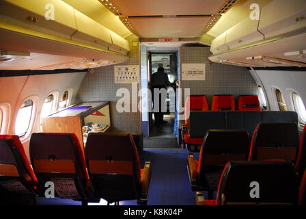 interior de Havilland Aircraft Heritage Centre Mosquito Museum , Rolls ...