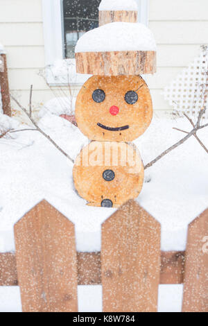 snowman made in piece of wood with fence on the front Stock Photo - Alamy