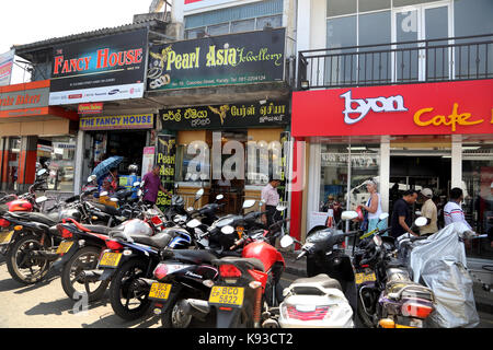 Sri Lanka, Kandy, Colombo Street, shops in old and new buildings Stock ...