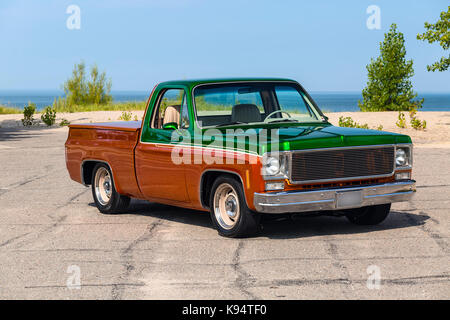 1975 GMC Sierra Grande Two Tone Pickup Truck Stock Photo - Alamy