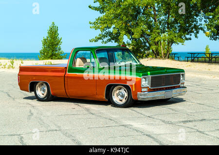 1975 GMC Sierra Grande Two Tone Pickup Truck Stock Photo - Alamy