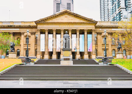 Statue of Sir Redmond Barry in front of Victoria National Library in ...