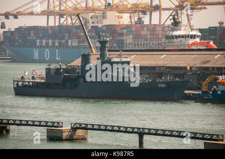 Sri Lanka Navy ship Stock Photo - Alamy