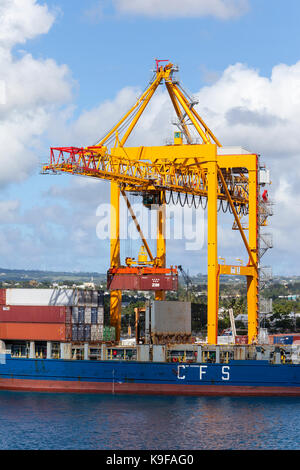 Container ship offloading Stock Photo - Alamy