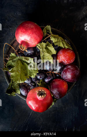 natural organic grapes rustic style Stock Photo - Alamy