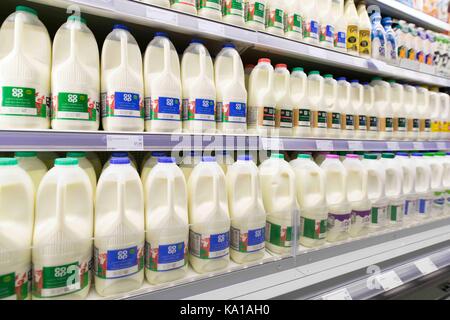 Fresh milk on display in a supermarket store Stock Photo: 161070141 - Alamy