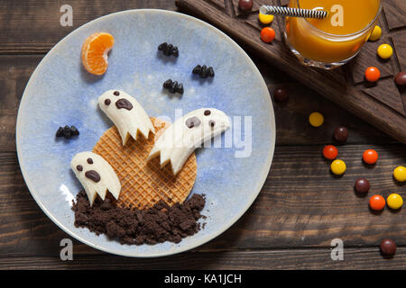 Scary white edible Halloween ghost appetizers for party snacks or ...