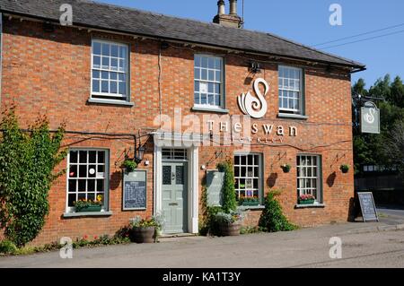 The Swan in High Street North, Stewkley, Buckinghamshire Stock Photo ...