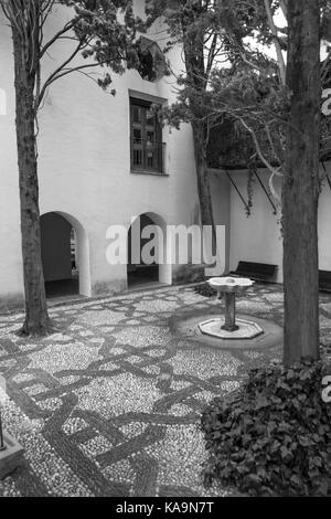 Court of the Grated Window (Patio de la Reja) at Nasrid Palaces of ...