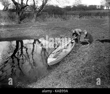 Snowden Slights with S. Duncan, putting gun into punt YORYM-S495 Stock ...