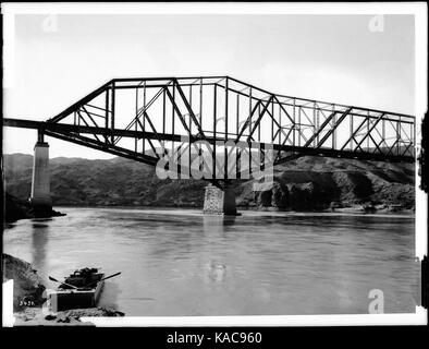 Santa Fe Bridge over the Colorado River, near Needles, The Cantilever ...