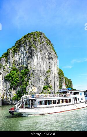 Floating village and rock islands in Halong Bay, Vietnam, Southeast ...