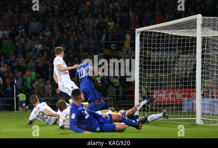 Cardiff City's Kenneth Zohore scores their first goal Stock Photo - Alamy