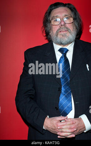 British actor Ricky Tomlinson poses for a portrait Stock Photo - Alamy