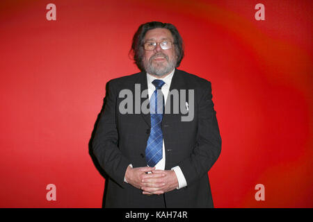 British actor Ricky Tomlinson poses for a portrait Stock Photo - Alamy