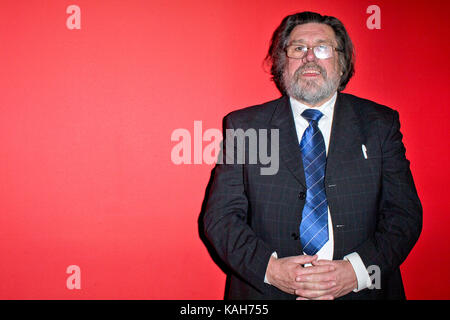 British actor Ricky Tomlinson poses for a portrait Stock Photo - Alamy