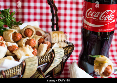Hot dog with chips and cola Stock Photo - Alamy