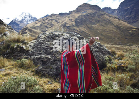 Bolivia, Cordillera Apolobamba, Kallawaya, ceremony, healer ...