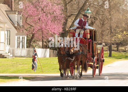 Colonial Williamsburg horse drawn carriage rides recreate colonial ...